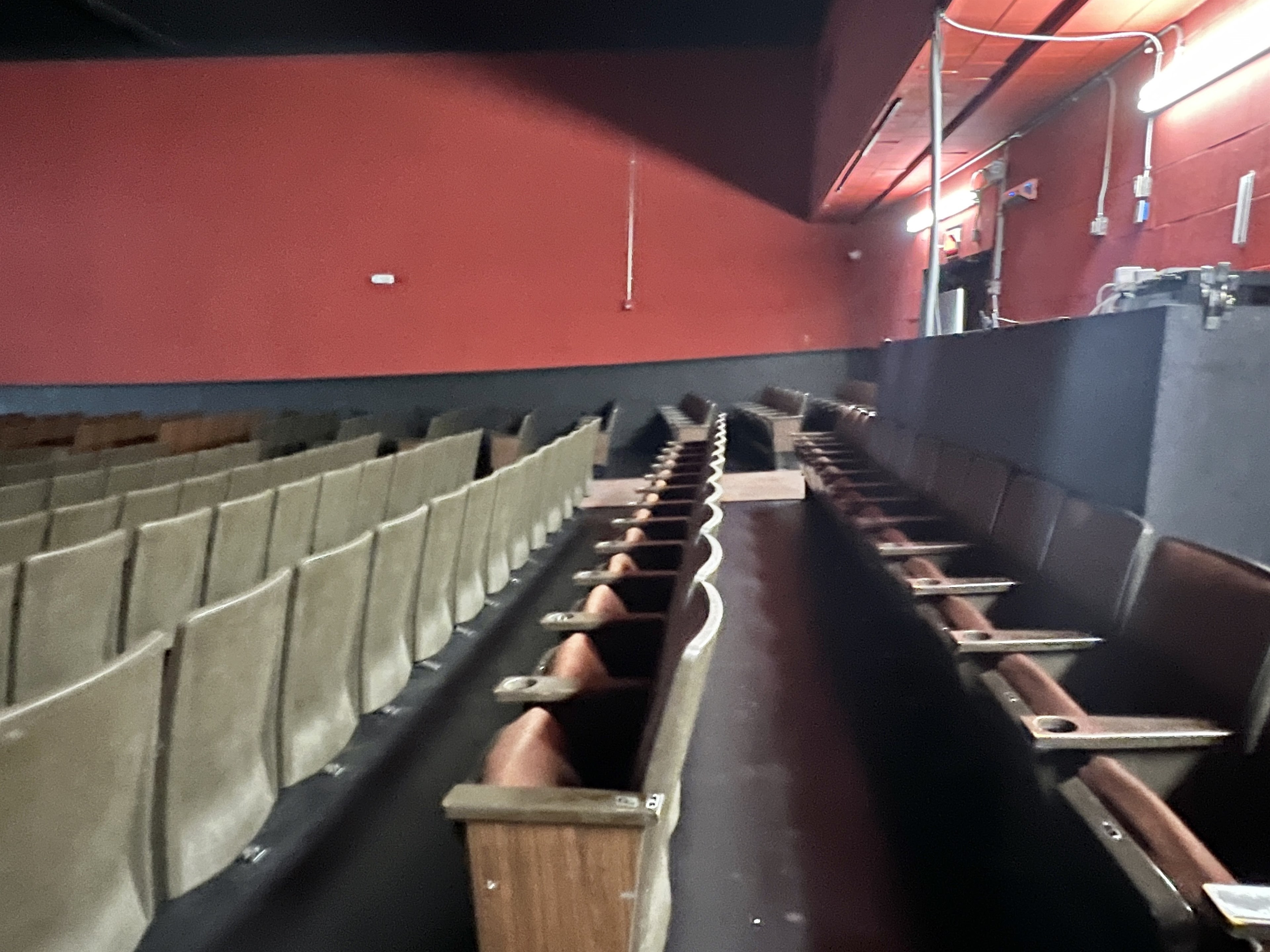 Locations Hub - Teatro Trail