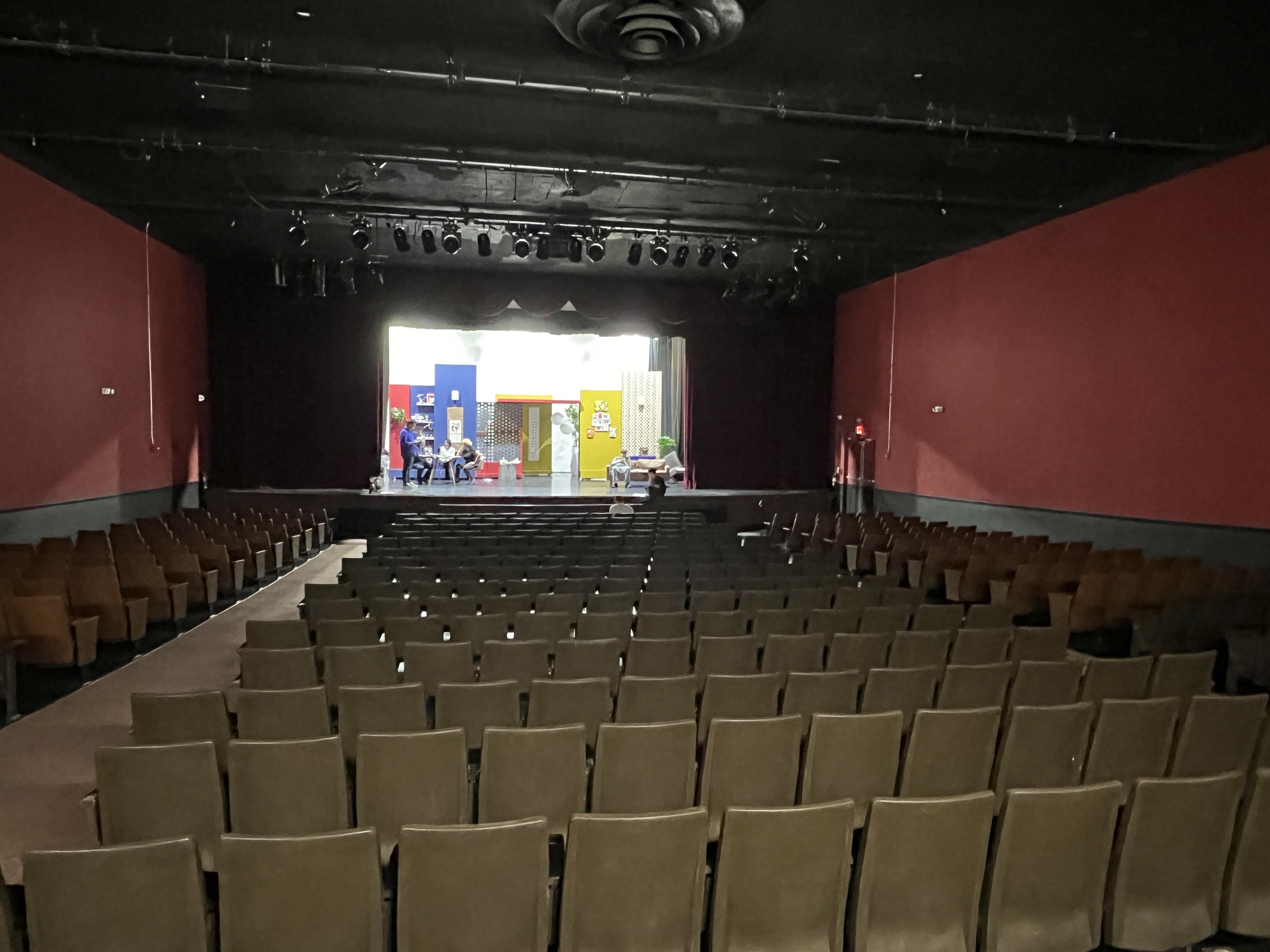 Locations Hub - Teatro Trail