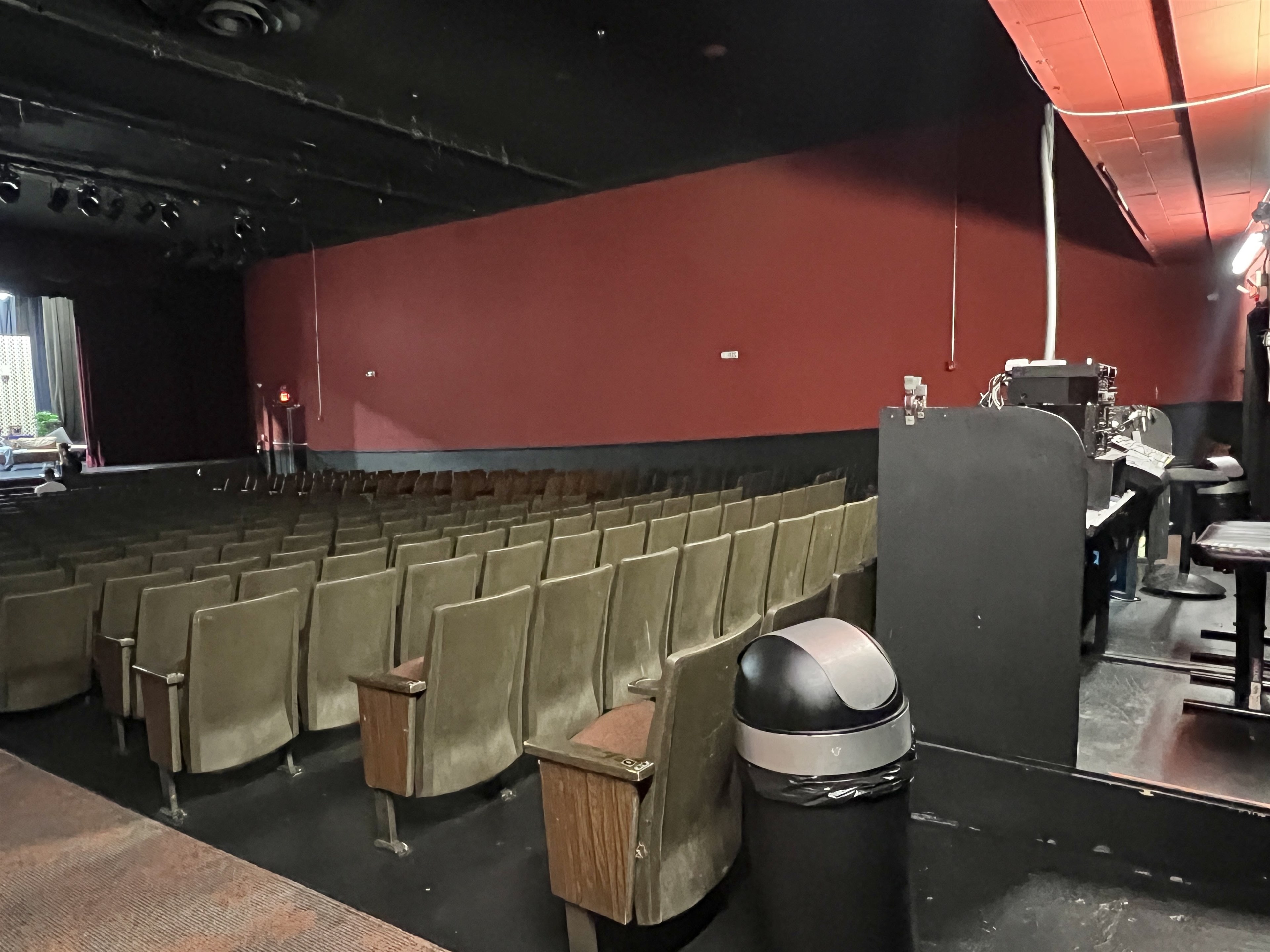 Locations Hub - Teatro Trail